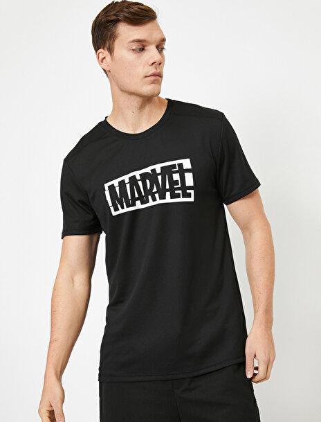 Koton Erkek Marvel Lisanslı Göğsü Baskılı Tişört Koton Erkek Marvel Lisanslı Göğsü Baskılı Tişört
