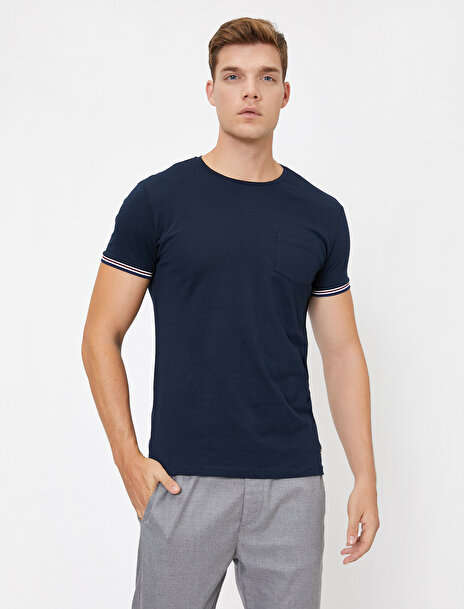 Koton Erkek Bisiklet Yaka Kolu Şerit Detaylı Slim Fit Tişört Koton Erkek Bisiklet Yaka Kolu Şerit Detaylı Slim Fit Tişört