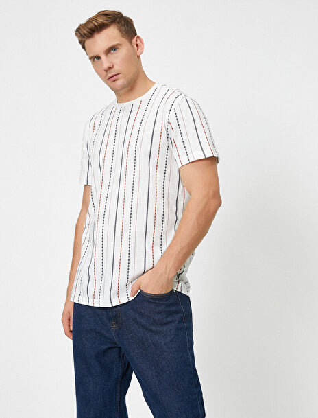 Koton Erkek Bisiklet Yaka Kısa Kollu Çizgi Detaylı Tişört