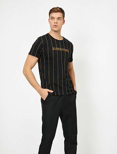 Koton Erkek Bisiklet Yaka Çizgili Baskılı Slim Fit Tişört