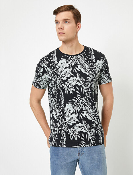 Koton Erkek Bisiklet Yaka Desenli Kısa Kollu Rahat Kesim Tişört