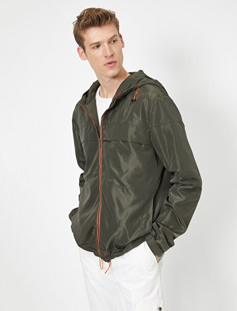 Koton Erkek Kapüşonlı Kontrast Detaylı Fermuarlı Yağmurluk Koton Erkek Kapüşonlı Kontrast Detaylı Fermuarlı Yağmurluk