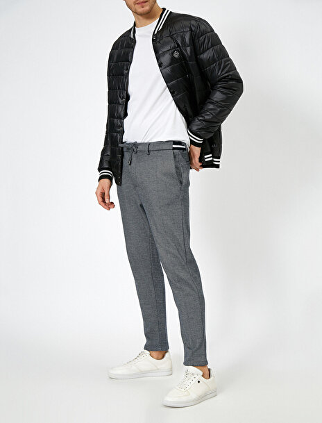 Koton Erkek Beli Bağlamalı Ribanalı Desenli Rahat Kesim Pantolon