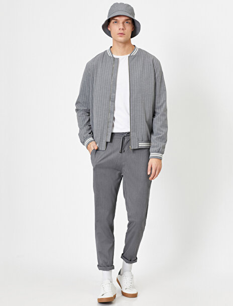 Koton Erkek Beli Bağlamalı ve Lastikli Rahat Fit Desenli Pantolon Koton Erkek Beli Bağlamalı ve Lastikli Rahat Fit Desenli Pantolon