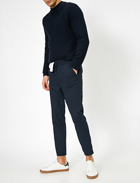 Koton Erkek Beli Bağlamalı ve Lastikli Rahat Fit Kareli Pantolon