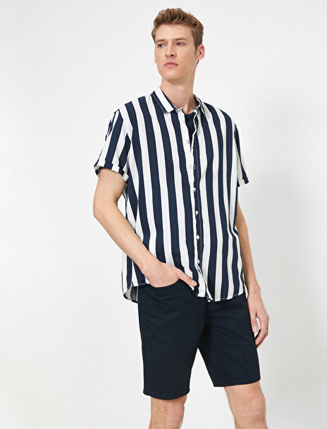 Koton Erkek Çizgili Desenli Regular Fit Kısa Kollu Viskon Gömlek