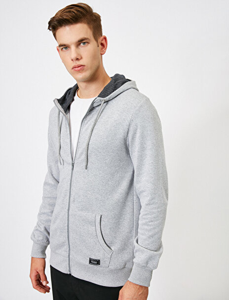 Koton Erkek Kapüşonlu Fermuarlı Süs Etiketli Kanguru Cepli Sweatshirt Koton Erkek Kapüşonlu Fermuarlı Süs Etiketli Kanguru Cepli Sweatshirt