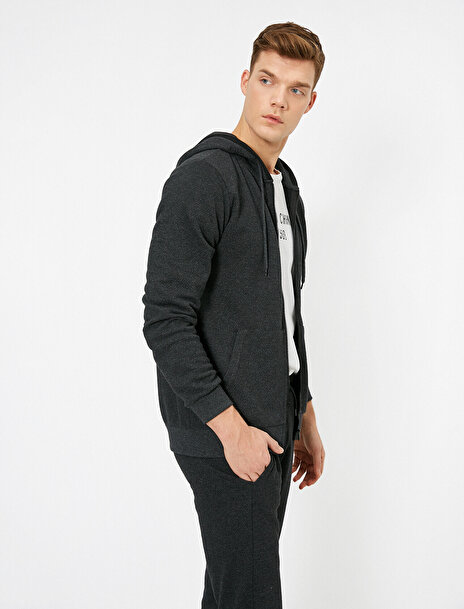 Koton Erkek Kapüşonlu Fermuarlı Kanguru Cepli Kontrast Biyeli Sweatshirt Koton Erkek Kapüşonlu Fermuarlı Kanguru Cepli Kontrast Biyeli Sweatshirt