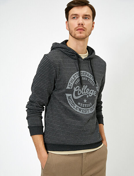 Koton Erkek Kapüşonlu Yazılı Baskılı Çizgili Sweatshirt