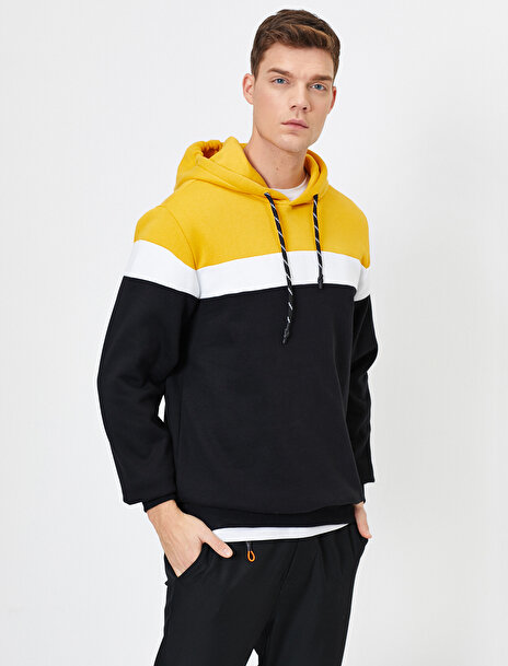 Koton Erkek Kapüşonlu Bloklu Desenli Kordon Detaylı Sweatshirt Koton Erkek Kapüşonlu Bloklu Desenli Kordon Detaylı Sweatshirt