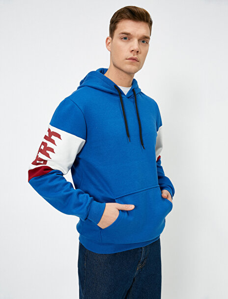 Koton Erkek Kapüşonlu Kolları Baskılı Kanguru Cepli Sweatshirt Koton Erkek Kapüşonlu Kolları Baskılı Kanguru Cepli Sweatshirt