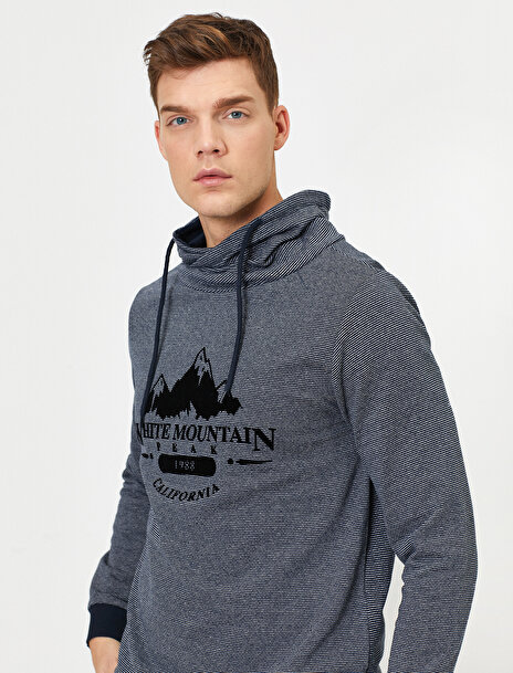 Koton Erkek Flok Baskılı Yığma Yakalı Uzun Kollu Sweatshirt Koton Erkek Flok Baskılı Yığma Yakalı Uzun Kollu Sweatshirt