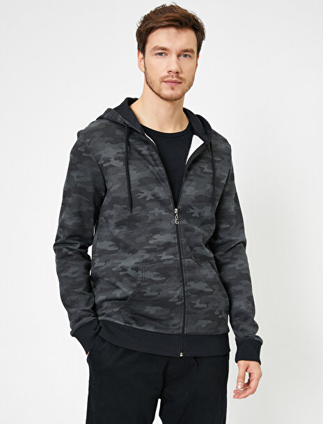 Koton Erkek Kapüşonlu Kamuflaj Desenli Fermuarlı Kanguru Cepli Sweatshirt Koton Erkek Kapüşonlu Kamuflaj Desenli Fermuarlı Kanguru Cepli Sweatshirt