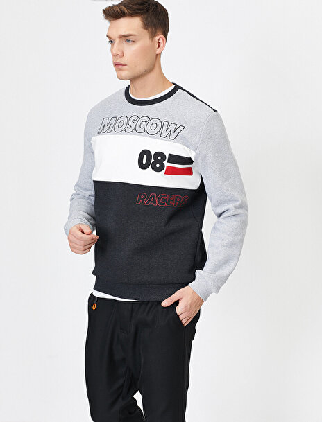 Koton Erkek Bisiklet Yaka Yazılı Baskılı Renk Bloklu Sweatshirt