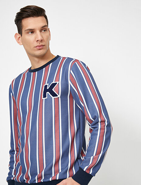 Koton Erkek Bisiklet Yaka Çizgili Metraj Baskılı İşlemeli Sweatshirt