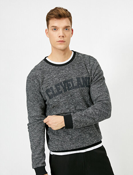 Koton Erkek Bisiklet Yaka Yazılı Baskılı Slim Fit Kazak