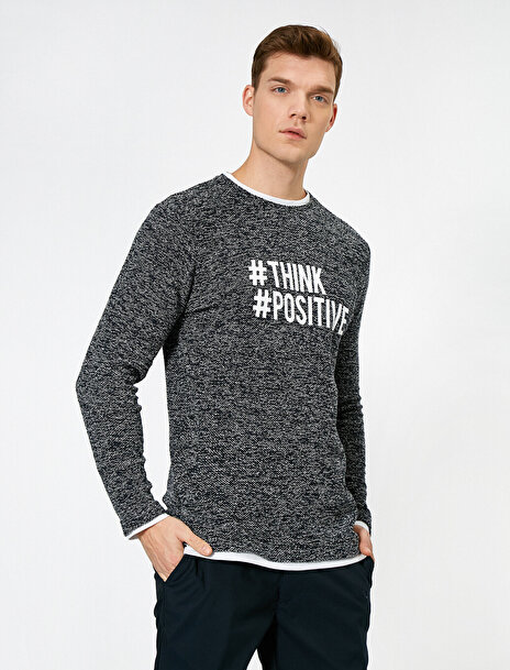 Koton Erkek Bisiklet Yaka Yazılı Baskılı Dokulu Kumaş Slim Fit Kazak