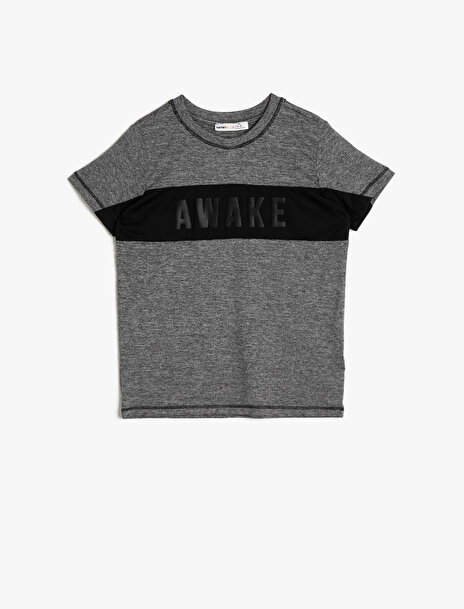 Koton Erkek Çocuk Esnek Kumaştan Kontrast Panelli ve Baskılı Kısa Kollu Bisiklet Yaka Tişört Koton Erkek Çocuk Esnek Kumaştan Kontrast Panelli ve Baskılı Kısa Kollu Bisiklet Yaka Tişört