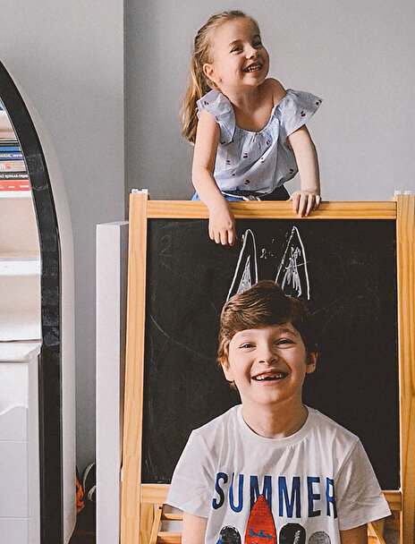 Koton Erkek Çocuk Çift Taraflı Pul Payet Baskılı Pamuklu Bisiklet Yaka Tişört