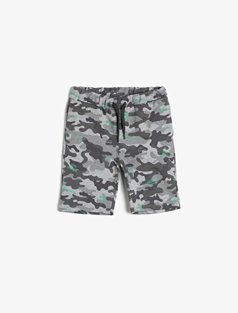 Koton Erkek Çocuk Kamuflaj Desenli İnce Sweatshirt Kumaşından Beli Lastikli Kordonlu Cepli Şort