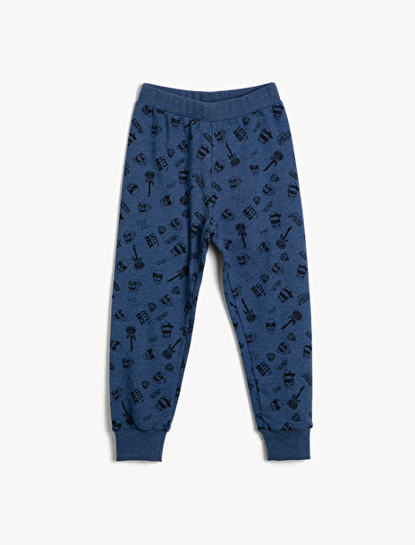 Koton Erkek Çocuk Desenli Yumuşak Tüylü Sweatshirt Kumaşından Ribanalı Jogger Eşofman Altı Koton Erkek Çocuk Desenli Yumuşak Tüylü Sweatshirt Kumaşından Ribanalı Jogger Eşofman Altı