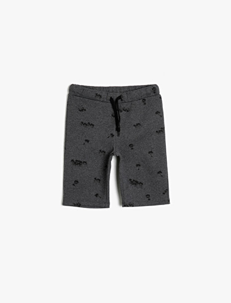 Koton Erkek Çocuk Desenli İnce Sweat Kumaştan Cepli Beli Ribanalı ve Kordonlu Şort Koton Erkek Çocuk Desenli İnce Sweat Kumaştan Cepli Beli Ribanalı ve Kordonlu Şort