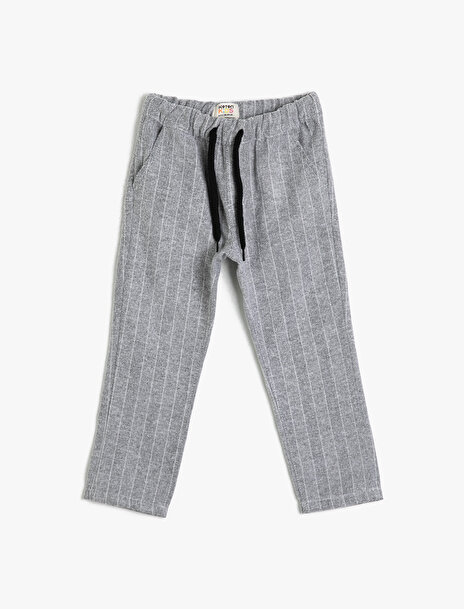 Koton Erkek Çocuk Çizgili Kumaştan Beli Lastikli ve Kordonlu Pantalon Koton Erkek Çocuk Çizgili Kumaştan Beli Lastikli ve Kordonlu Pantalon