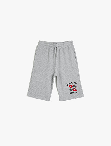 Koton Erkek Çocuk Özel Dokulu Kumaştan Kontrast Renk Baskılı Beli Ribanalı Kordonlu Şort