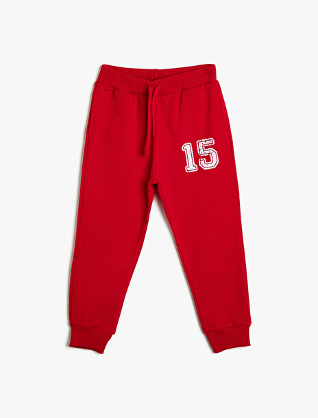 Koton Erkek Çocuk Yumuşak Tüylü Sweatshirt Kumaşından Paçası Ribanalı Baskılı Jogger Eşofman Altı Koton Erkek Çocuk Yumuşak Tüylü Sweatshirt Kumaşından Paçası Ribanalı Baskılı Jogger Eşofman Altı