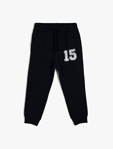 Koton Erkek Çocuk Yumuşak Tüylü Sweatshirt Kumaşından Paçası Ribanalı Baskılı Jogger Eşofman Altı Koton Erkek Çocuk Yumuşak Tüylü Sweatshirt Kumaşından Paçası Ribanalı Baskılı Jogger Eşofman Altı