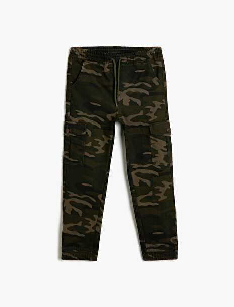 Koton Erkek Çocuk Kamuflaj Desenli Pamuklu Gabardin Kumaştan Kargo Cepli Jogger Pantalon Koton Erkek Çocuk Kamuflaj Desenli Pamuklu Gabardin Kumaştan Kargo Cepli Jogger Pantalon