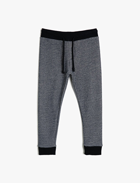 Koton Erkek Çocuk Basic Sweatshirt Kumaşından Paçası ve Beli Ribanalı Jogger Eşofman Altı Koton Erkek Çocuk Basic Sweatshirt Kumaşından Paçası ve Beli Ribanalı Jogger Eşofman Altı