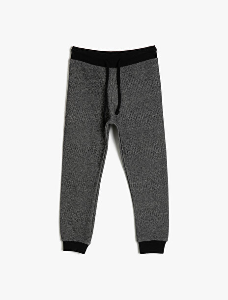 Koton Erkek Çocuk Basic Sweatshirt Kumaşından Paçası ve Beli Ribanalı Jogger Eşofman Altı Koton Erkek Çocuk Basic Sweatshirt Kumaşından Paçası ve Beli Ribanalı Jogger Eşofman Altı