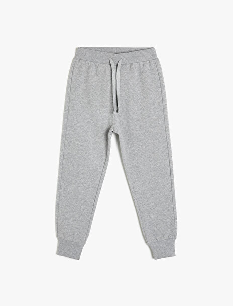Koton Erkek Çocuk İçi Yumuşak Tüylü Sweatshirt Kumaşından Paçası Ribanalı Jogger Eşofman Altı Koton Erkek Çocuk İçi Yumuşak Tüylü Sweatshirt Kumaşından Paçası Ribanalı Jogger Eşofman Altı