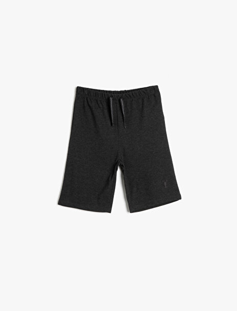 Koton Erkek Çocuk Pike Kumaştan Beli Kordonlu ve Lastikli Paça Nakışlı Şort Koton Erkek Çocuk Pike Kumaştan Beli Kordonlu ve Lastikli Paça Nakışlı Şort