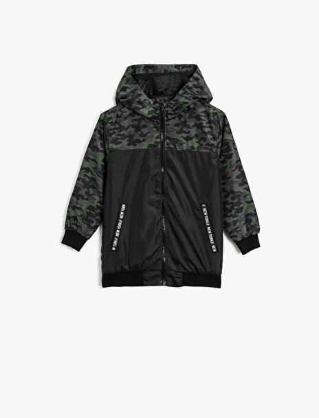 Koton Erkek Çocuk Kapüşonlu Kamuflaj Desenli Cepli Yazılı Baskılı Mont Koton Erkek Çocuk Kapüşonlu Kamuflaj Desenli Cepli Yazılı Baskılı Mont