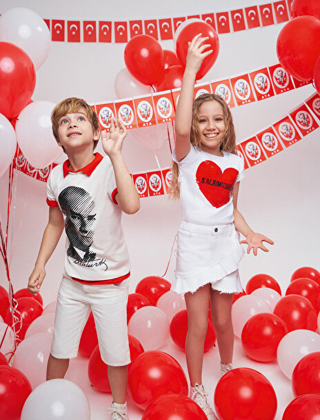 Koton Kız Çocuk Atatürk Baskılı Pullu Bisiklet Yaka Kısa Kollu Tişört