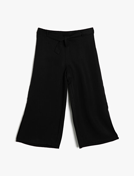 Koton Kız Çocuk Dökümlü Kumaştan Beli Lastikli Normal Bel Kısa Pantolon