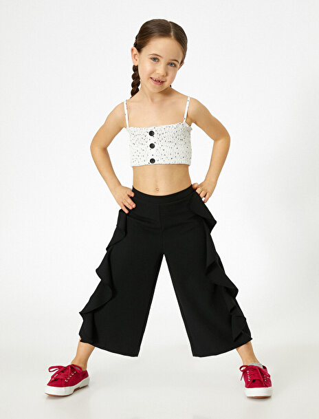 Koton Kız Çocuk Dökümlü Kumaştan Beli Lastikli Yanları Fırfırlı Normal Bel Kısa Pantolon