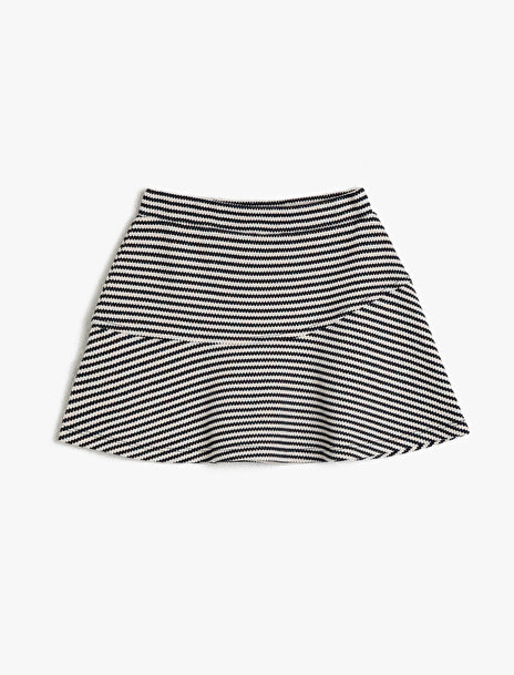 Koton Kız Çocuk Çizgili Dokulu Kumaştan Etek Ucu Volanlı Kısa Etek