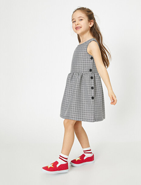 Koton Kız Çocuk Simli Ekoseli Belden Oturtmalı Kolsuz Orta Boy Elbise