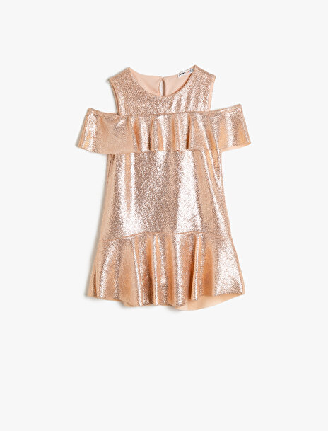 Koton Kız Çocuk Parlak Esnek Kumaştan Fırfırlı Düşük Omuzlu Orta Boy Elbise Koton Kız Çocuk Parlak Esnek Kumaştan Fırfırlı Düşük Omuzlu Orta Boy Elbise