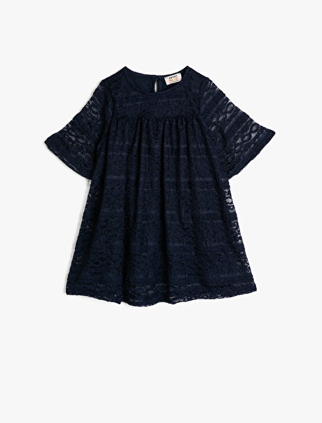 Koton Kız Çocuk Katkat Dantelli Bol Kesim Kısa Kollu Orta Boy Elbise Koton Kız Çocuk Katkat Dantelli Bol Kesim Kısa Kollu Orta Boy Elbise