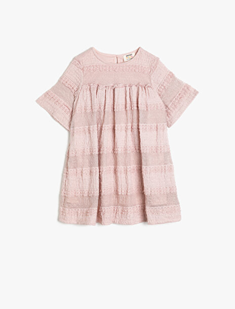 Koton Kız Çocuk Katkat Dantelli Bol Kesim Kısa Kollu Orta Boy Elbise Koton Kız Çocuk Katkat Dantelli Bol Kesim Kısa Kollu Orta Boy Elbise