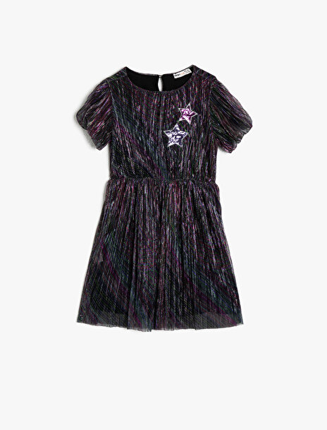 Koton Kız Çocuk Simli Parlak Kumaştan Pul Aplikeli Kısa Kollu Orta Boy Elbise Koton Kız Çocuk Simli Parlak Kumaştan Pul Aplikeli Kısa Kollu Orta Boy Elbise