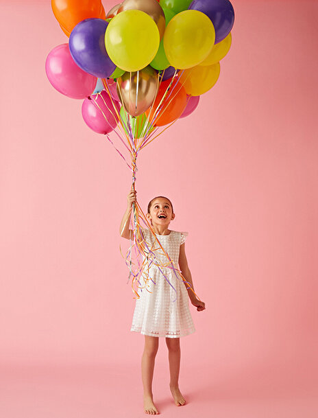 Koton Kız Çocuk Şifon Kumaştan Kalp Desenli Fırfırlı Kısa Kollu Orta Boy Elbise