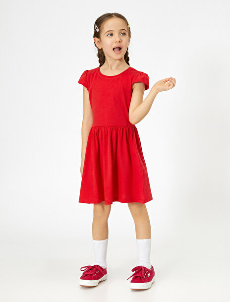 Koton Kız Çocuk Bisiklet Yaka Belden Oturtmalı Kısa Kollu Orta Boy Elbise Koton Kız Çocuk Bisiklet Yaka Belden Oturtmalı Kısa Kollu Orta Boy Elbise