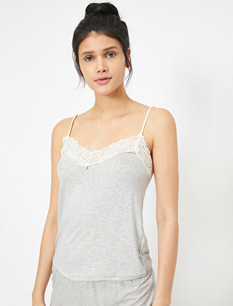 Koton Kadın Yakası Dantel Detaylı Askılı Pijama Üstü