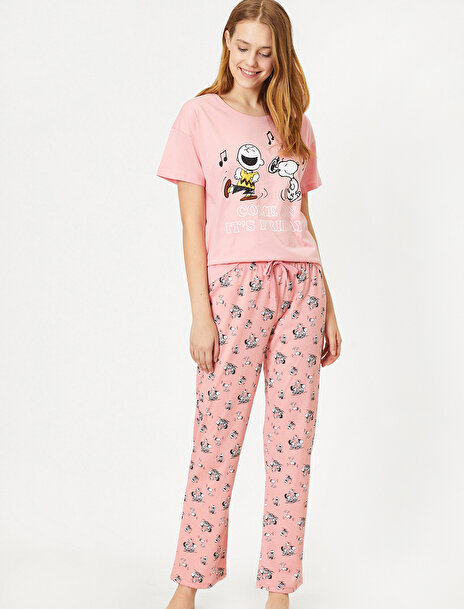 Koton Kadın Snoopy Lisanslı Yazılı Baskılı Pijama Takımı Koton Kadın Snoopy Lisanslı Yazılı Baskılı Pijama Takımı