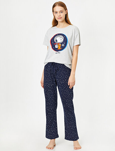Koton Kadın Snoopy Lisanslı Yazılı Baskılı Pijama Takımı Koton Kadın Snoopy Lisanslı Yazılı Baskılı Pijama Takımı